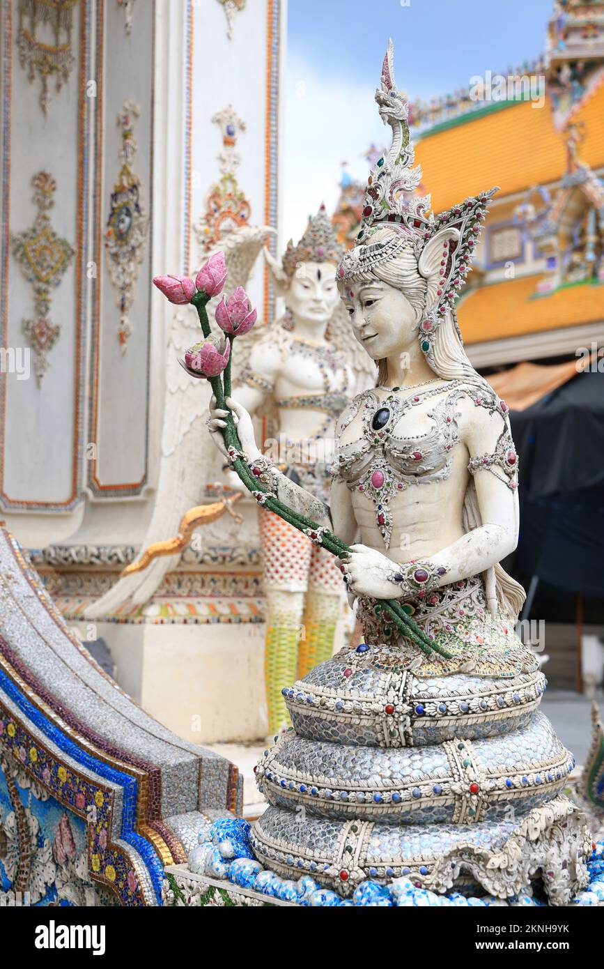 Pariwat temple bangkok hi-res stock photography and images - Alamy