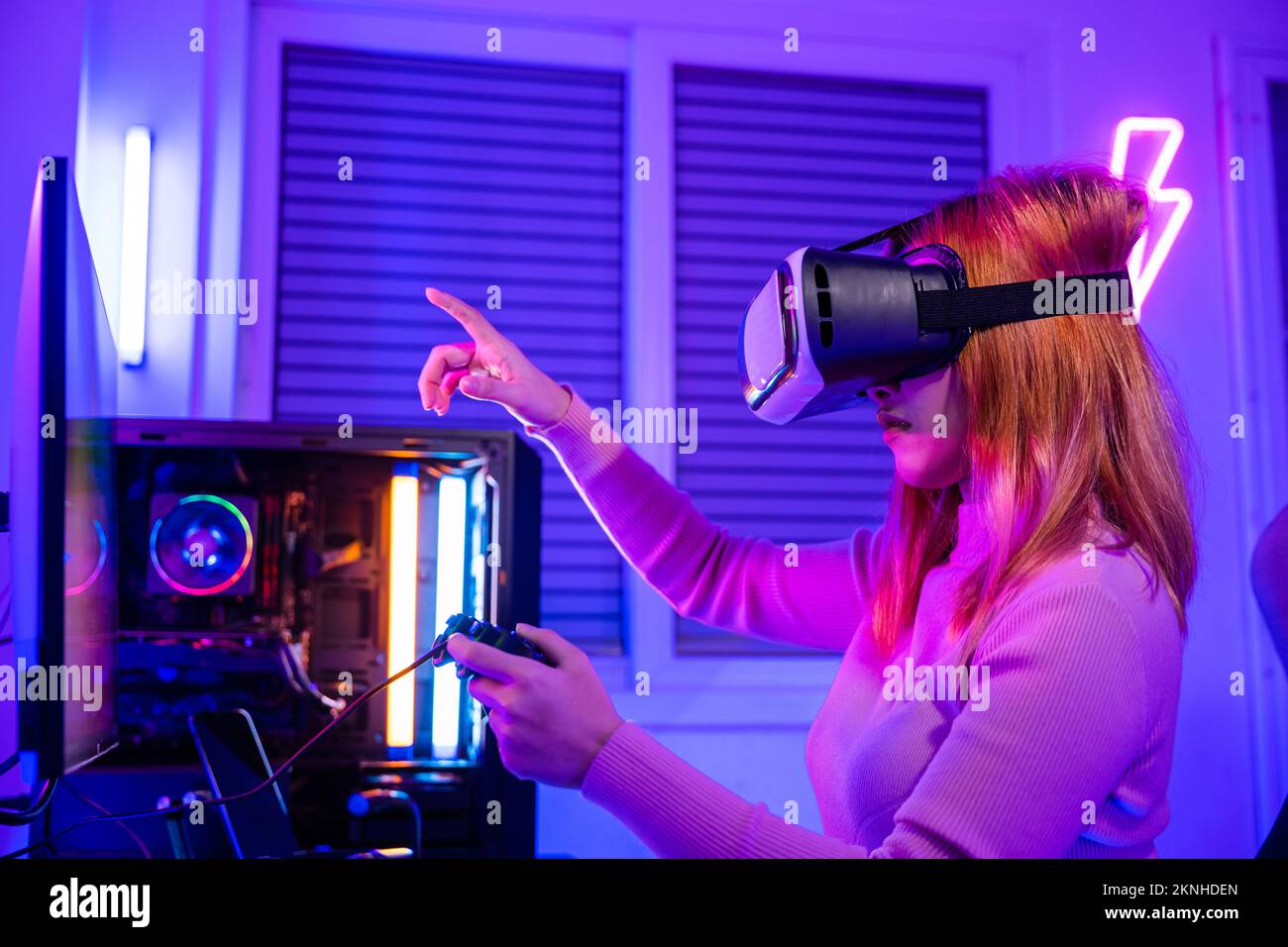 Female gamer avatar hi-res stock photography and images - Alamy