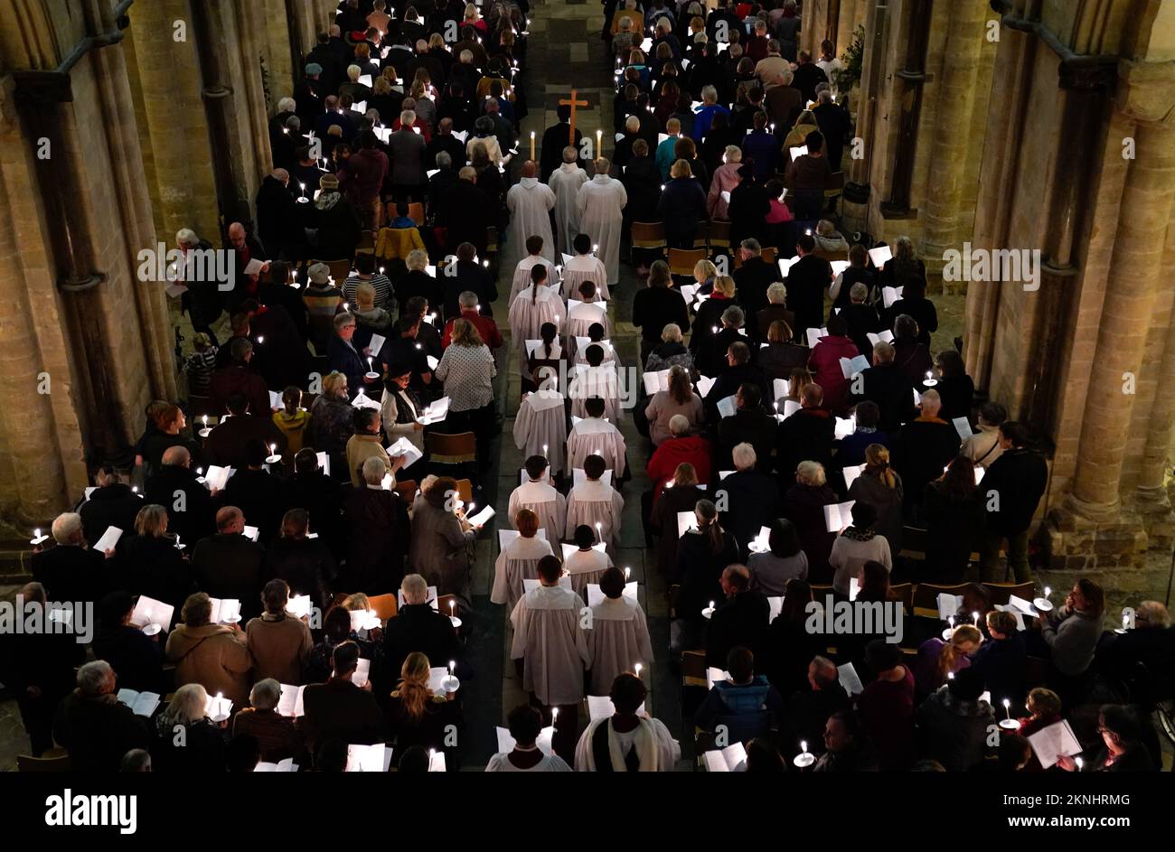 An Advent procession makes it's way through the nave at Chichester ...