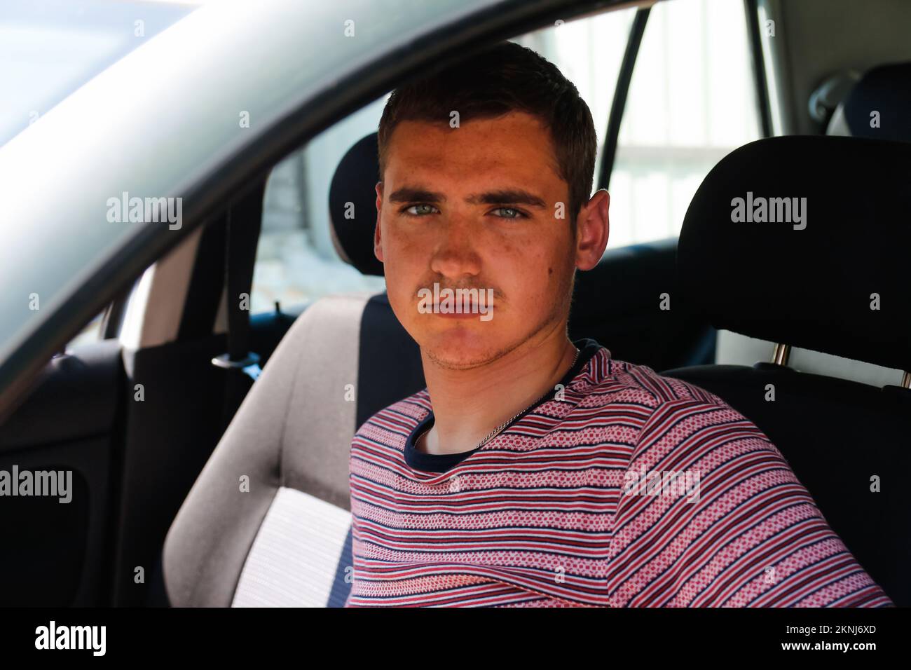 Defocus happy smiling caucasian young man sitting in car. 20s guy ...