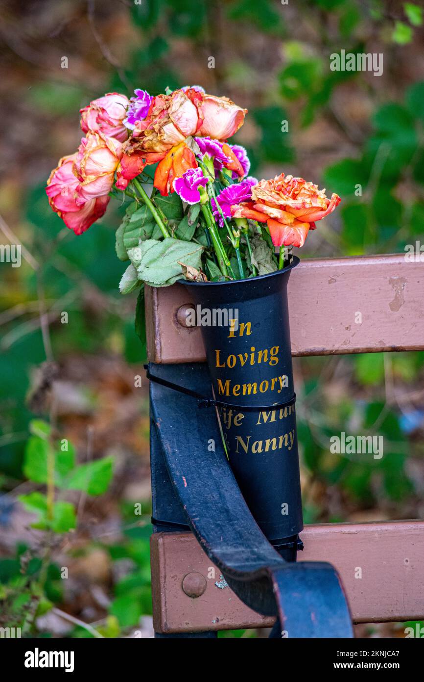 In loving memory flowers hi-res stock photography and images - Alamy