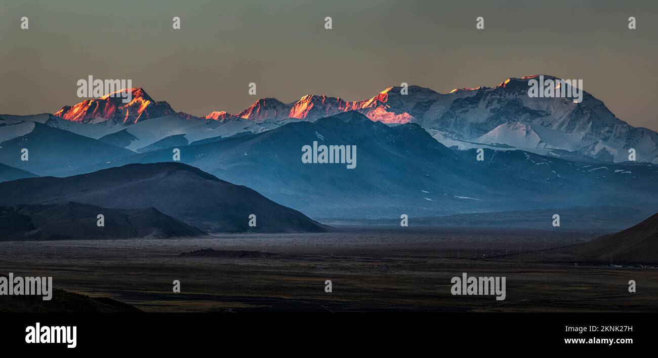 The snowy mountains of the Himalayas in Dingri County, Xigaze, Tibet ...