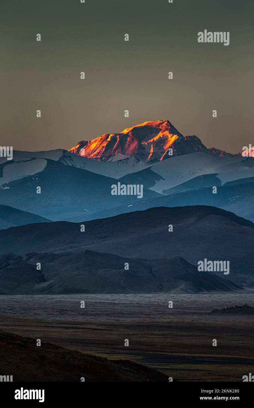 The snowy mountains of the Himalayas in Dingri County, Xigaze, Tibet ...