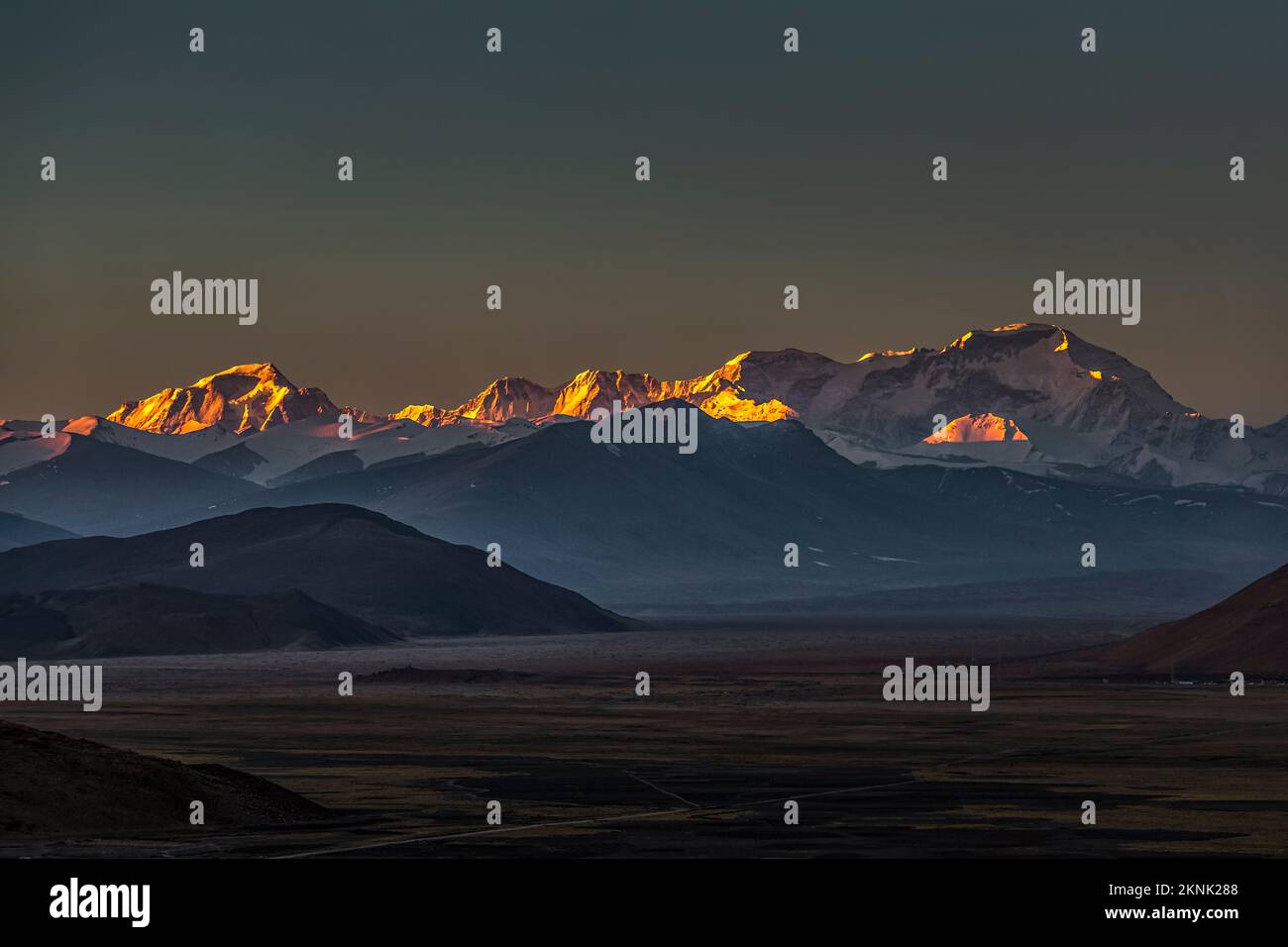 The snowy mountains of the Himalayas in Dingri County, Xigaze, Tibet ...