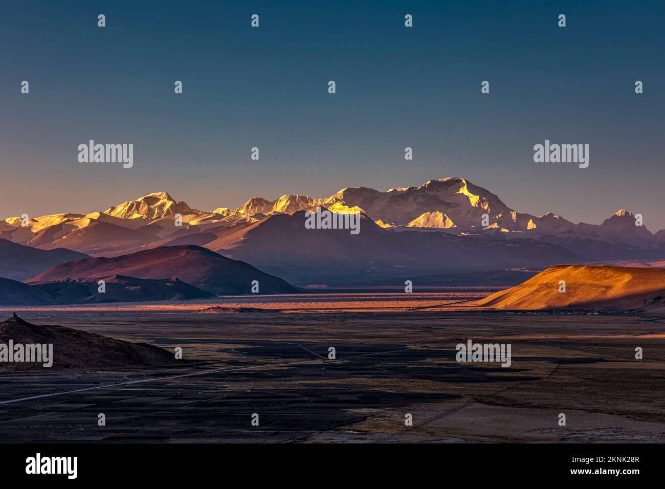 The snowy mountains of the Himalayas in Dingri County, Xigaze, Tibet ...