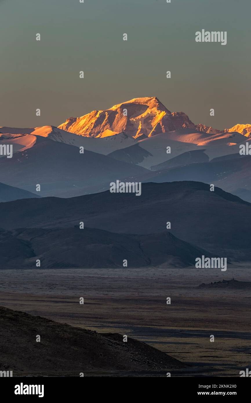 The snowy mountains of the Himalayas in Dingri County, Xigaze, Tibet ...