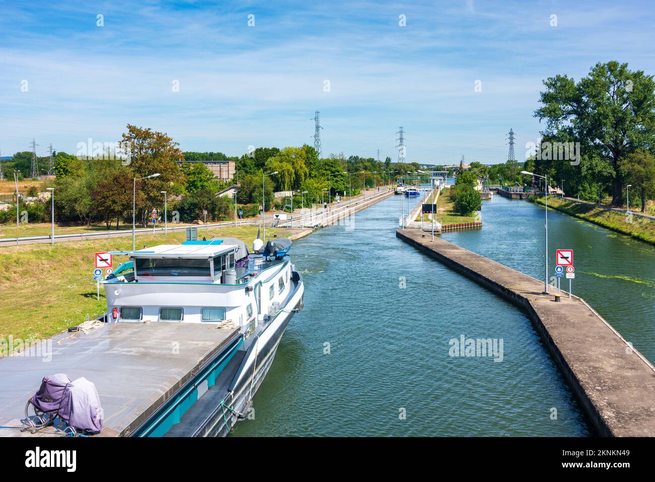 Richemont (Reichersberg): lock in the Moselle canal, cargo ship in ...