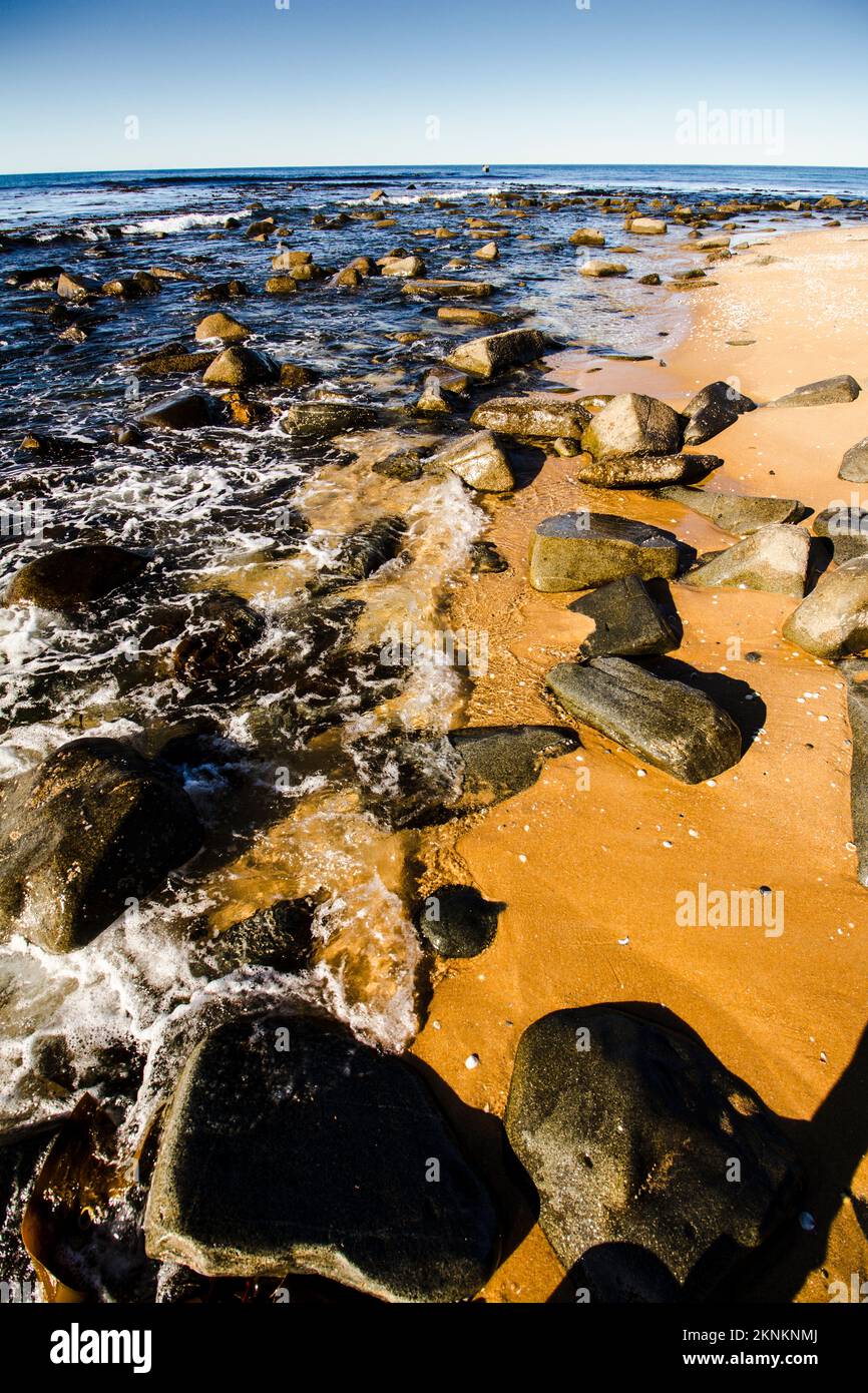 Breaking rocks tasmania hi-res stock photography and images - Alamy