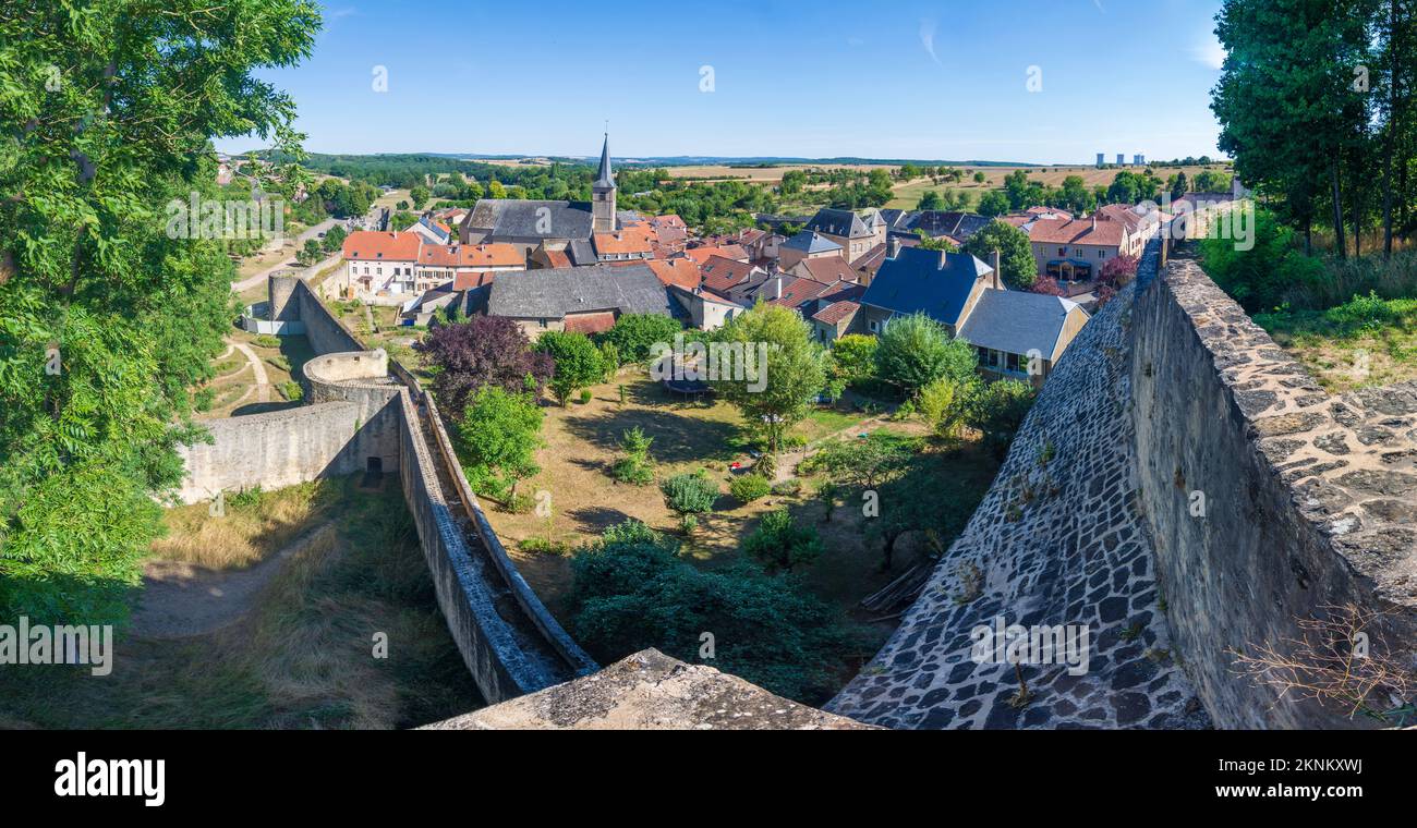 Rodemack (Rodemachern, Ruedemaacher): Château fort castle Rodemack ...