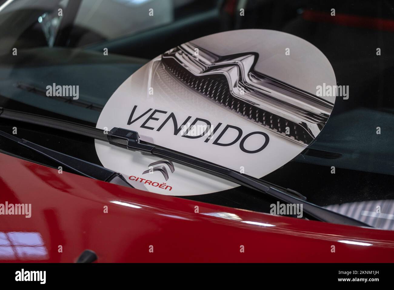 Car sold sign hi-res stock photography and images - Alamy