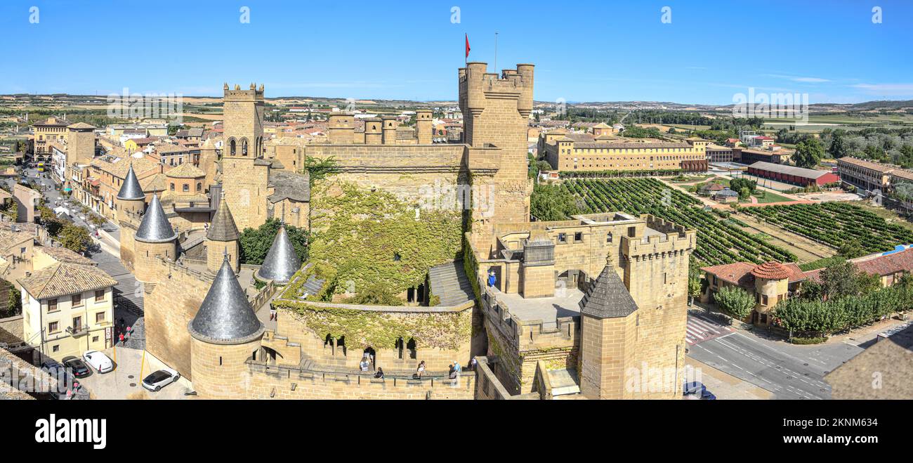Olite, Spain - Aug 31, 2022: Palace of the Kings of Navarre of Olite ...