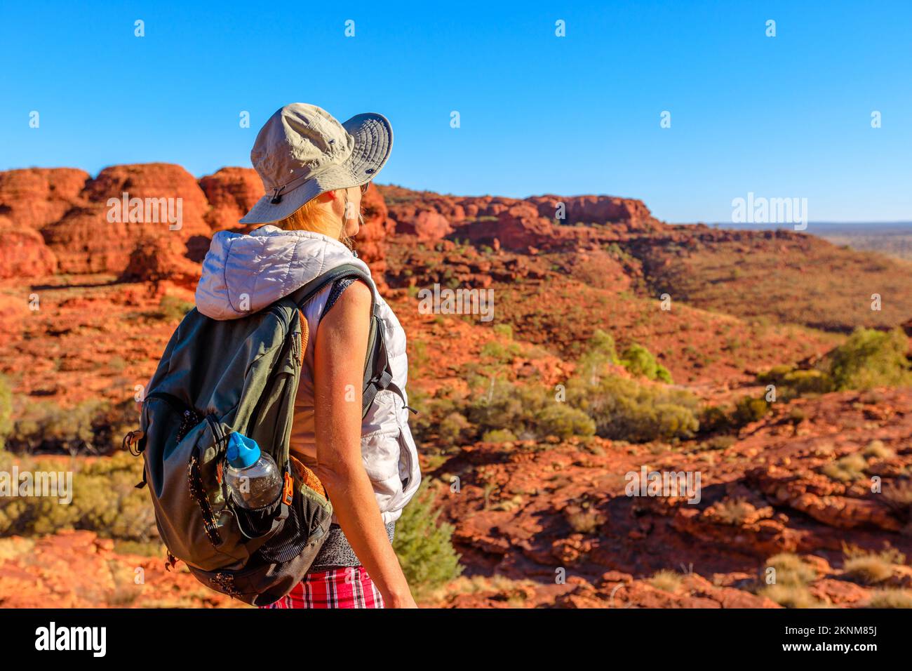 Backpacker woman tourist looking rugged rock and deep gorge of Kings ...