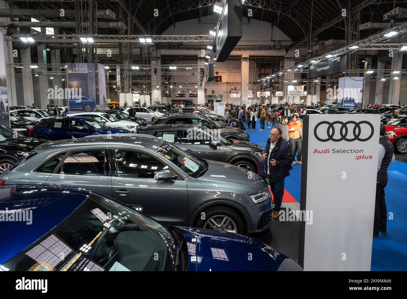 Barcelona, Spain. 27th Nov, 2022. Visitors to the used car show are ...