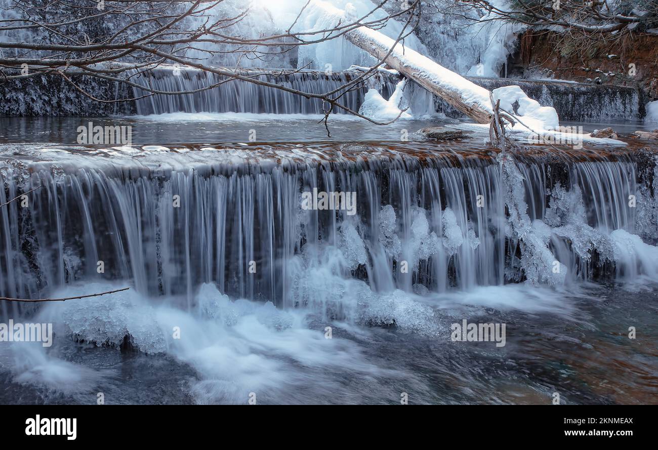 Frosty waterfall hi-res stock photography and images - Alamy
