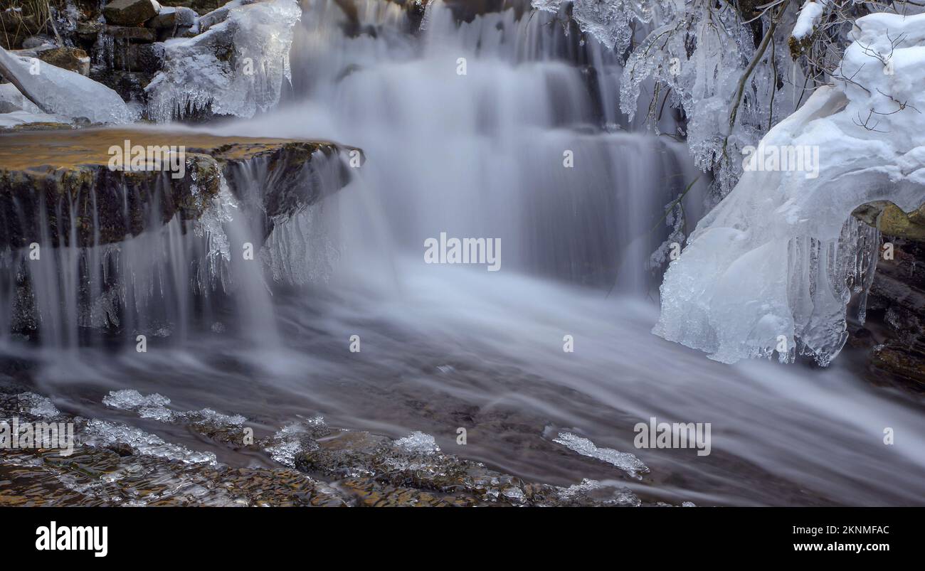 Frosty waterfall hi-res stock photography and images - Alamy