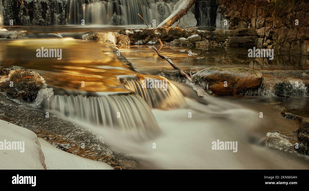 Frosty waterfall hi-res stock photography and images - Alamy