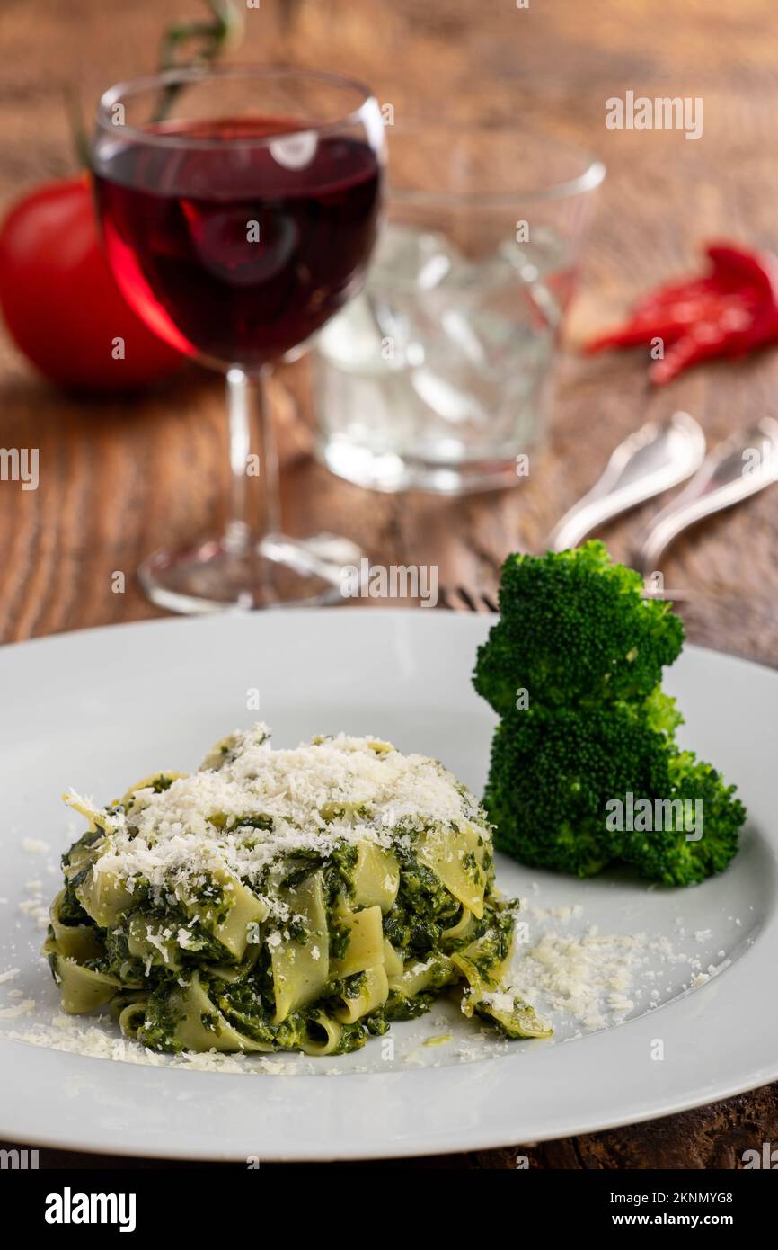 italian tagliatelli pasta with spinach sauce Stock Photo - Alamy