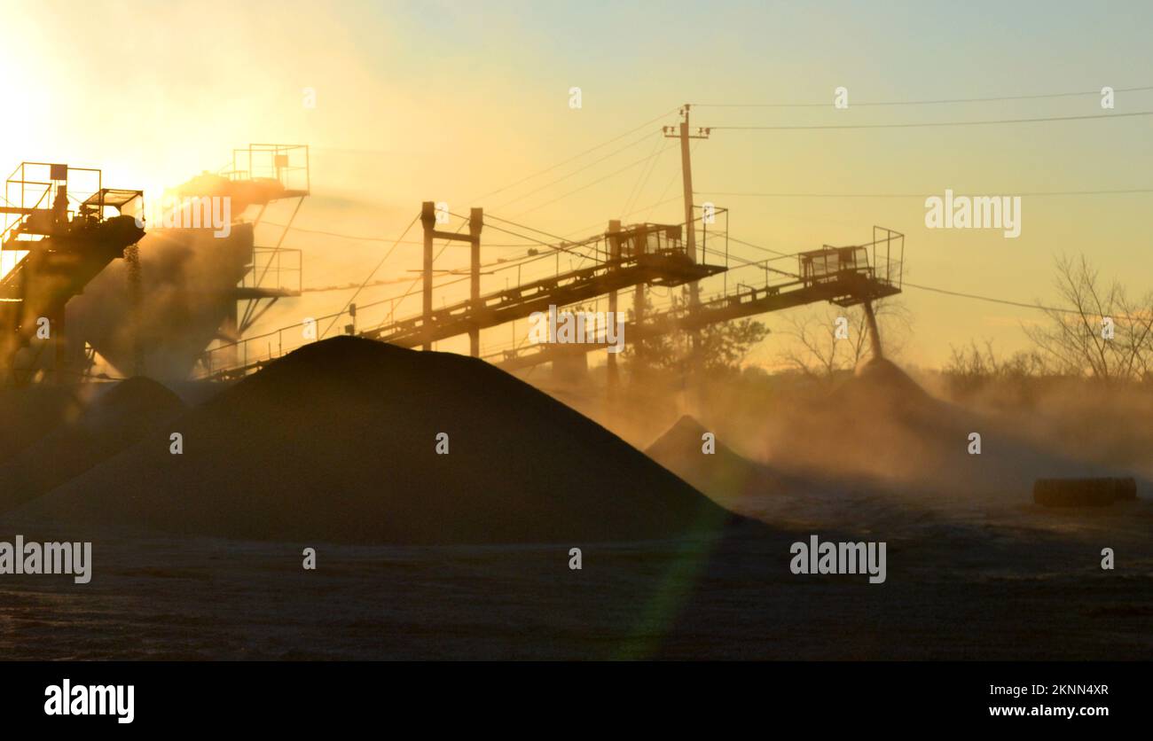 Gravel processing plant hi-res stock photography and images - Alamy