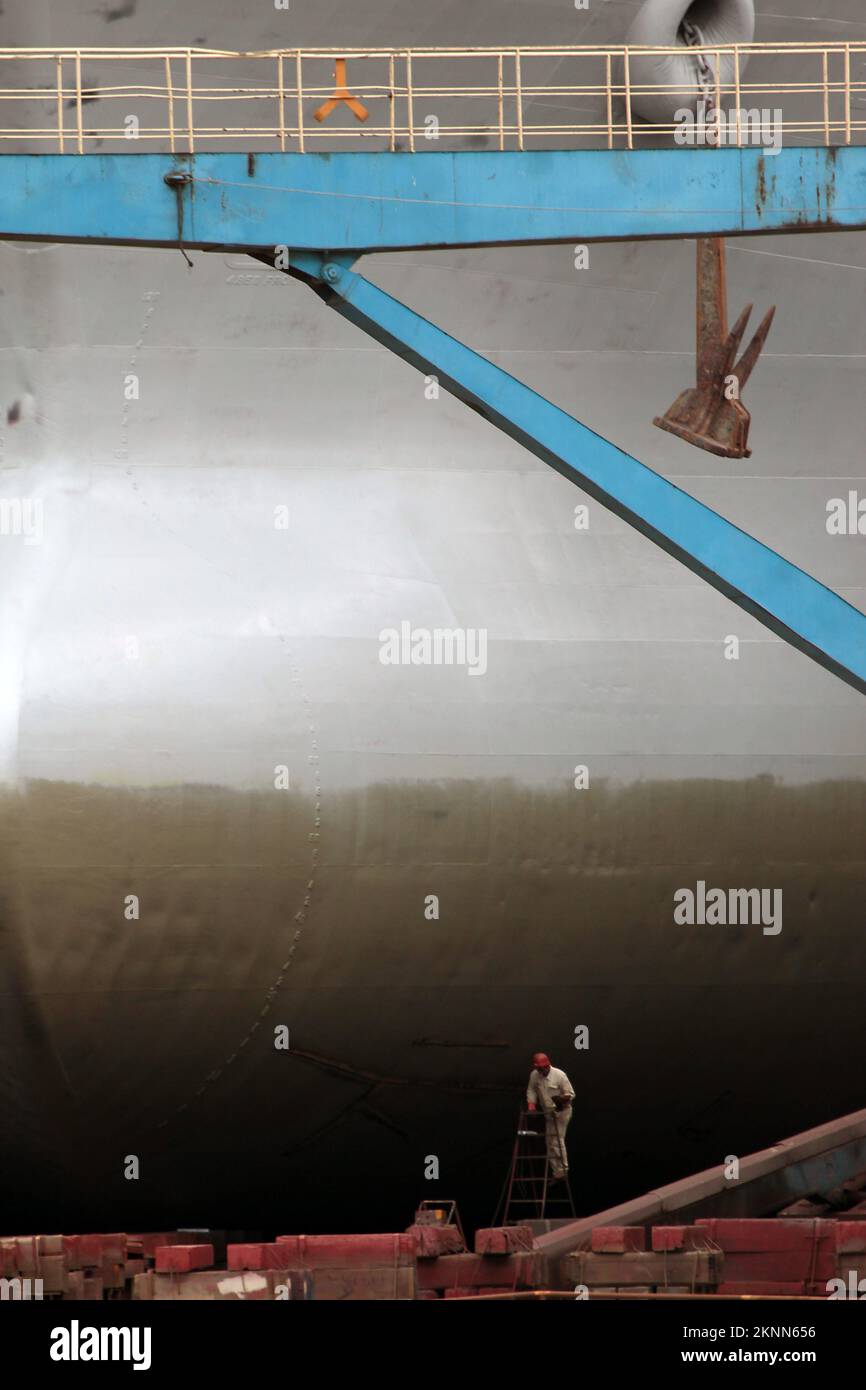 Shanghai ship construction hi-res stock photography and images - Alamy