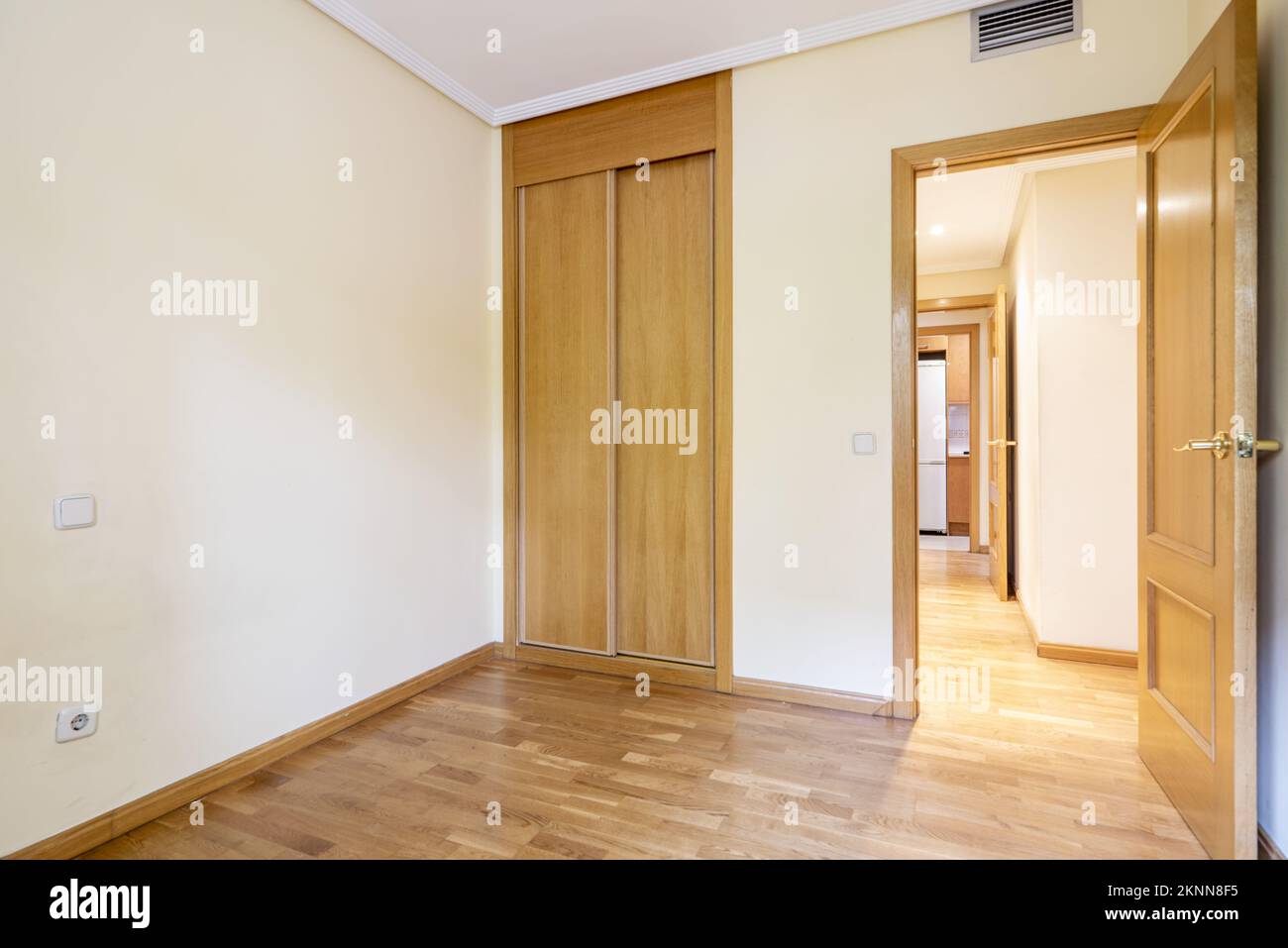 Bedroom in room with air conditioning through ducts and French oak ...