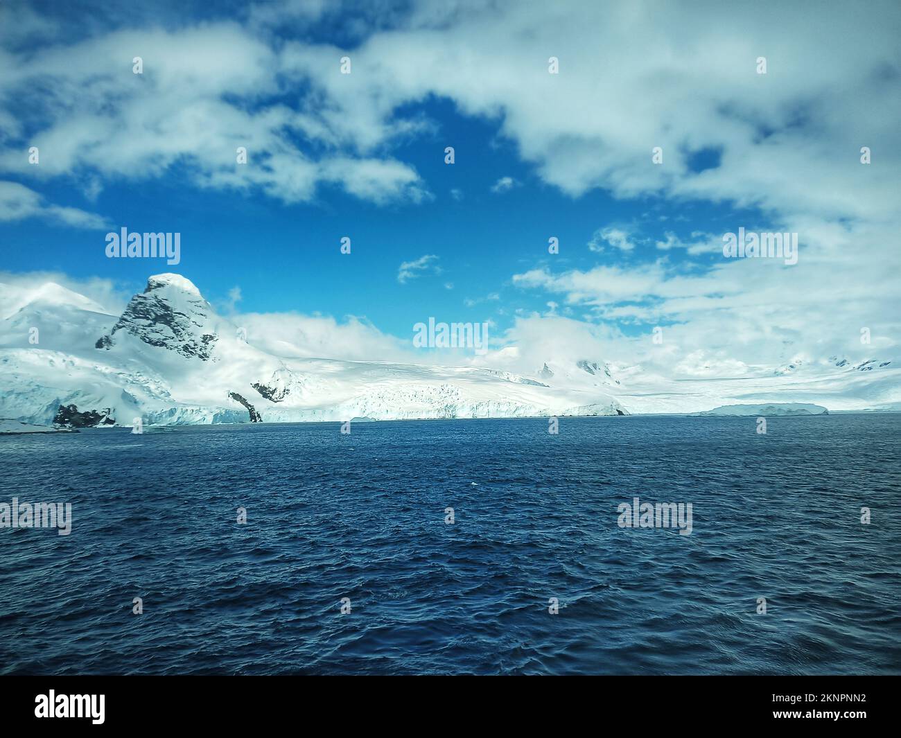 cierva cove,antarctica,antartica,antartic peninsula,snowy mountains in ...