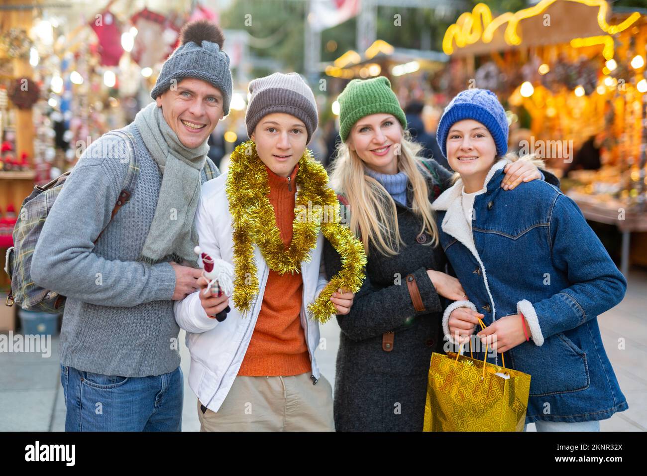 Portrait of a happy European family an Christmas fair Stock Photo - Alamy