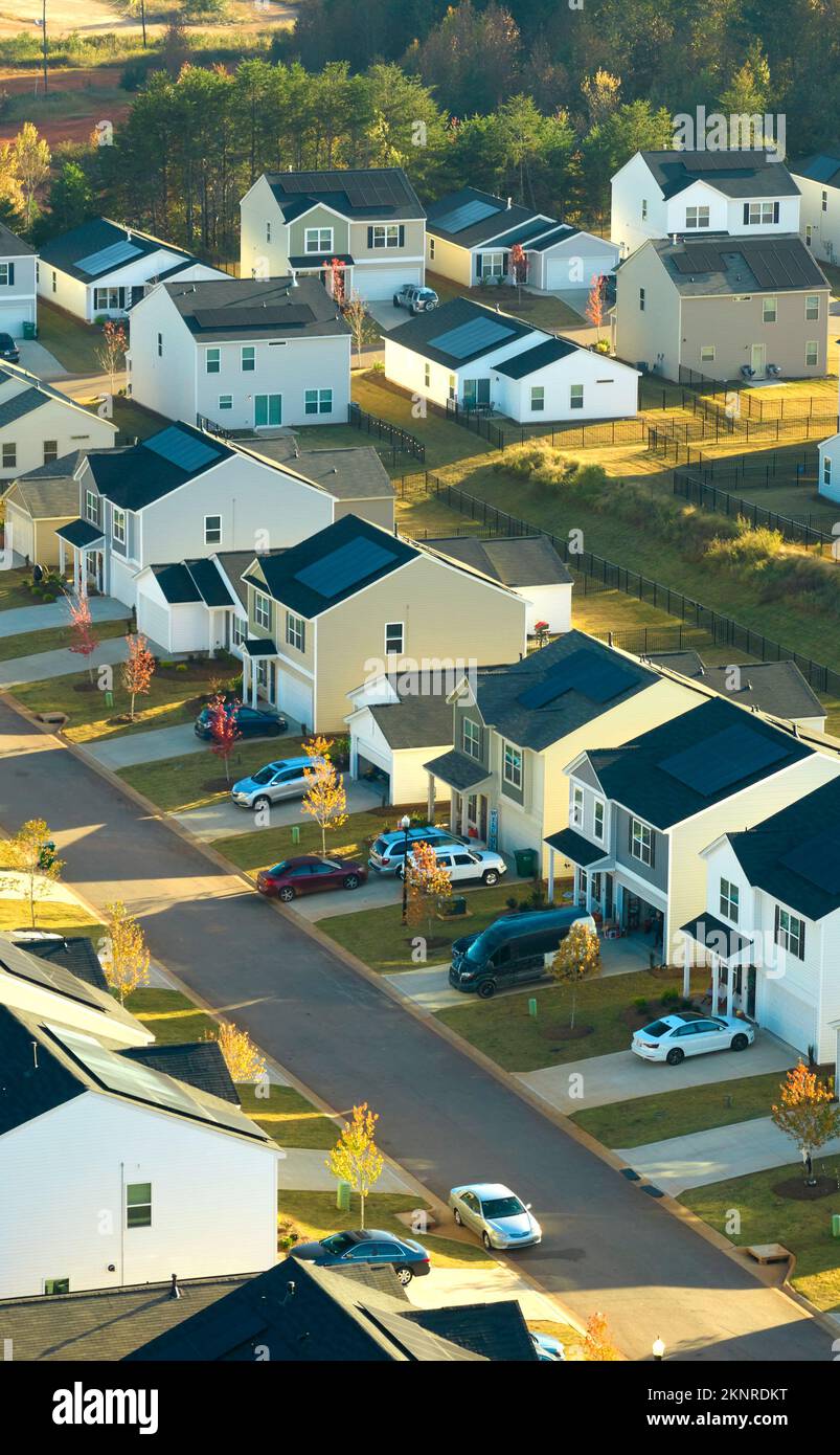 Tightly packed housing hi-res stock photography and images - Alamy