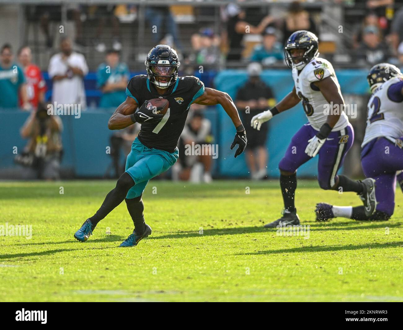 November 27, 2022: Jacksonville Jaguars wide receiver Zay Jones (7 ...
