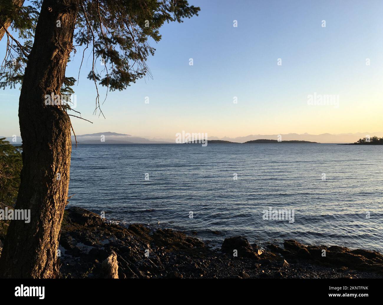 Bautiful sunset on the East Coast of Vancouver Island in Nanoose Bay ...