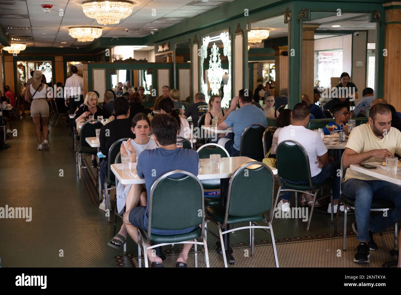 Miami, USA. 27th Nov, 2022. Atmosphere of guests eating at the ...