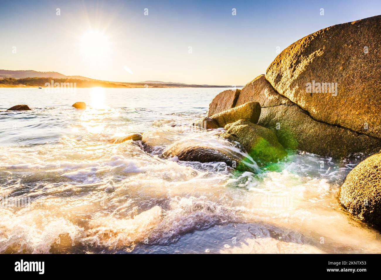 A perfect Tasmania holiday destination capturing a moving shoreline ...
