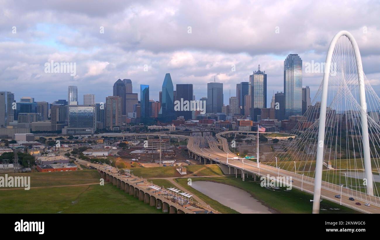 Dallas skyline 2022 hi-res stock photography and images - Alamy
