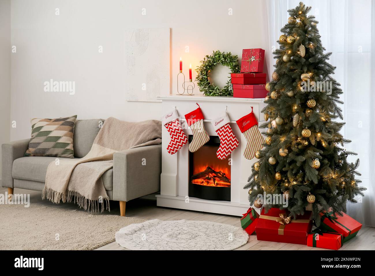 Interior of living room with fireplace, Christmas tree and sofa Stock ...