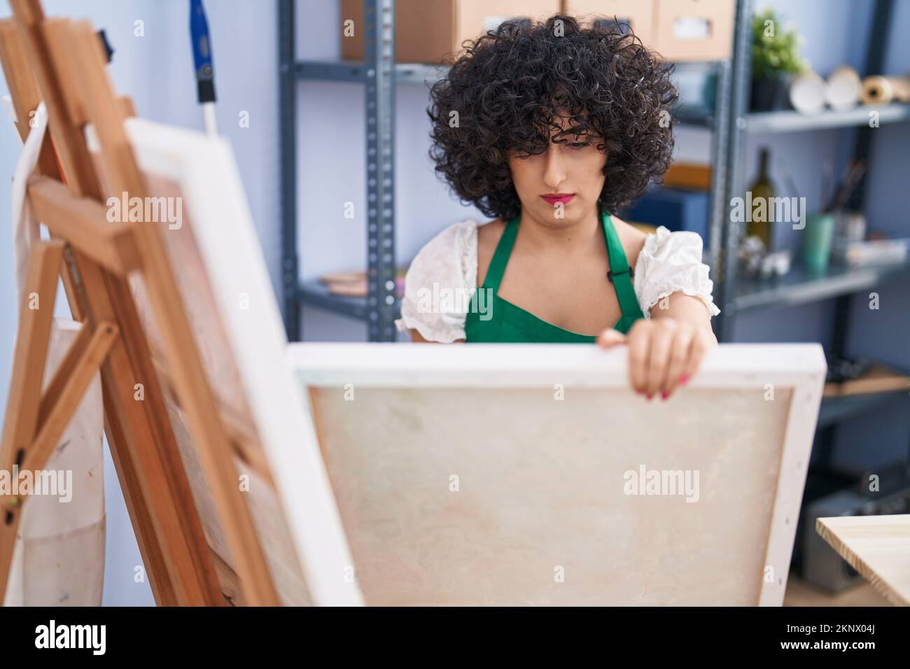 Persian woman drawing hi-res stock photography and images - Alamy