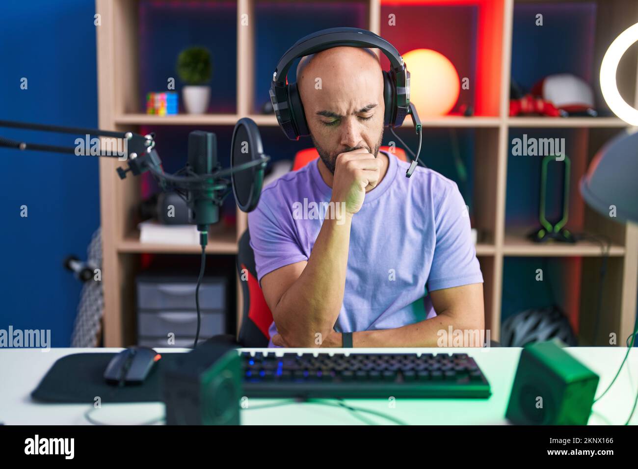 Bald male gamer playing hi-res stock photography and images - Alamy