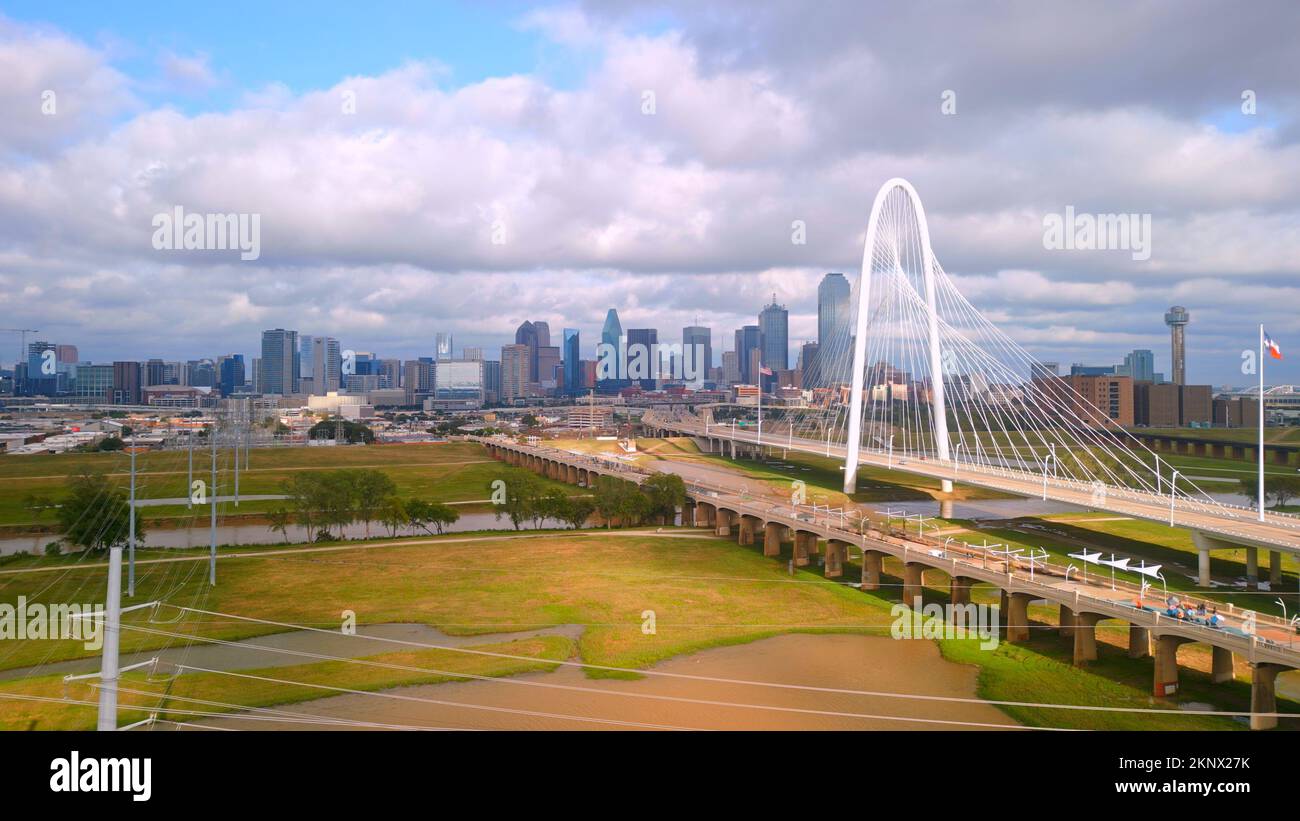 Aerial view dallas cityscape reunion hi-res stock photography and ...