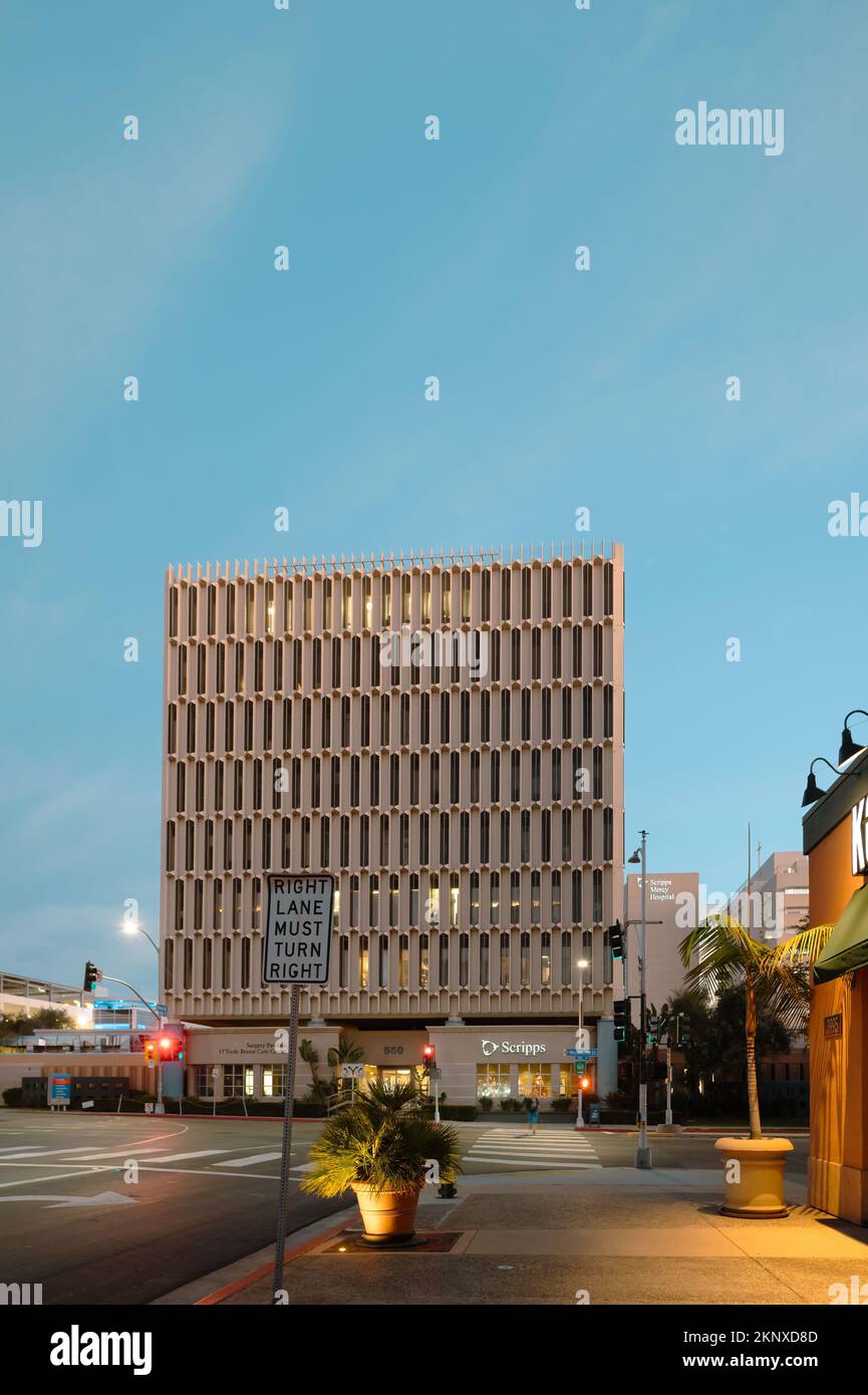 Hospital building icon hi-res stock photography and images - Alamy