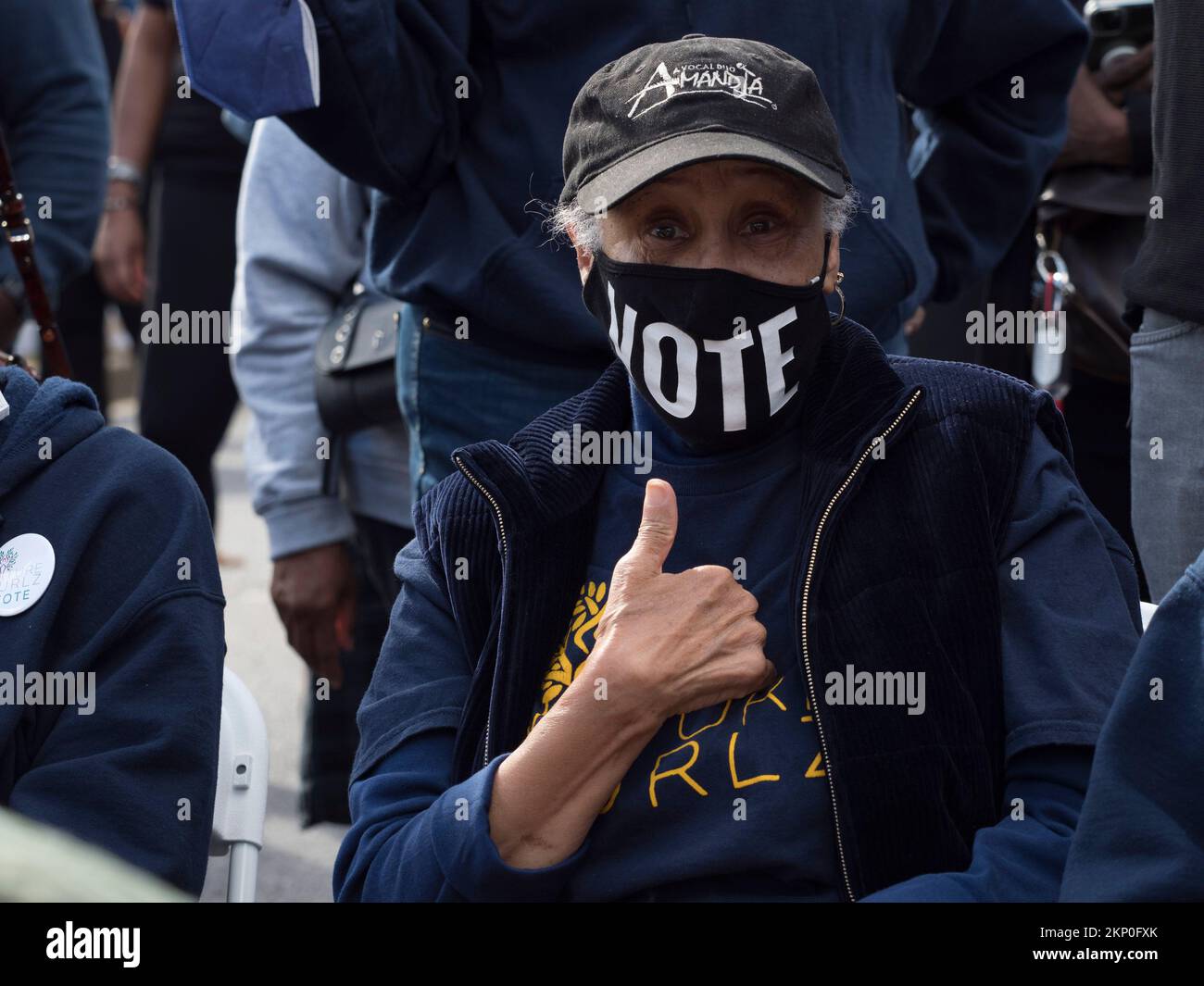 Atlanta, Georgia, USA. 27th Nov, 2022. Nancy Woodson gives a thumbs up ...
