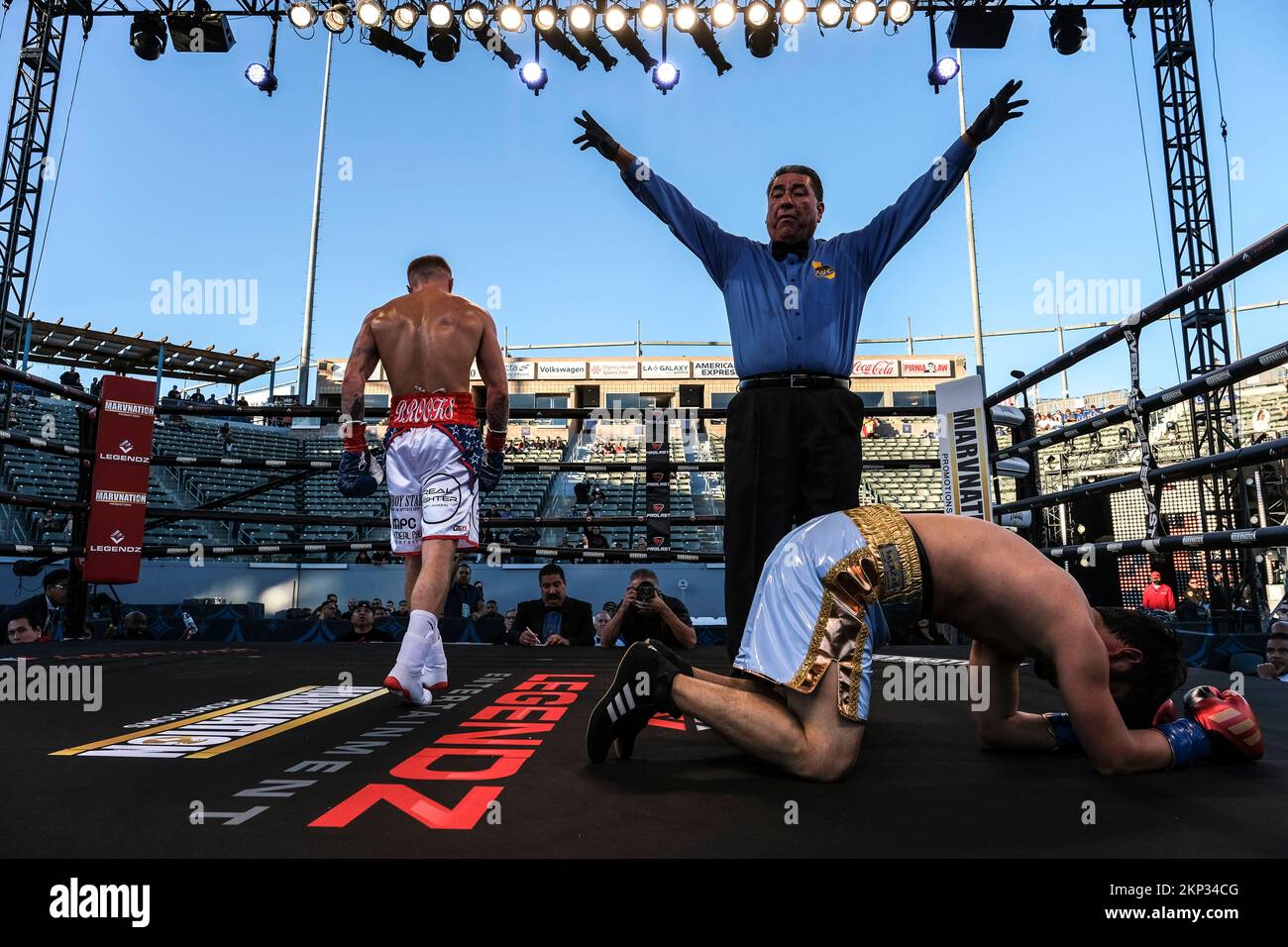 Carson, CA, USA. 26th Nov, 2022. Super Featherweight prospect Austin ...