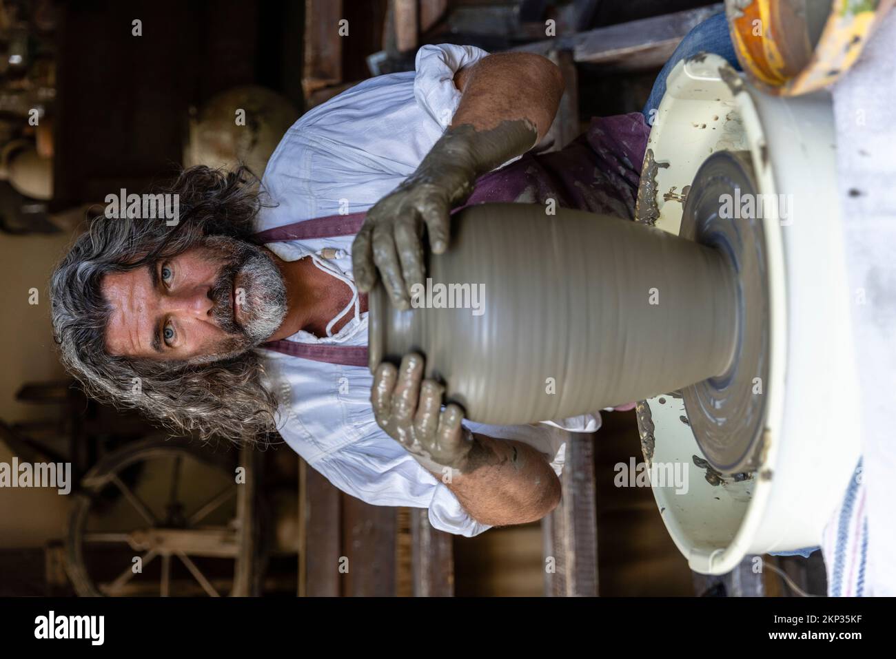 Ceramist hi-res stock photography and images - Alamy