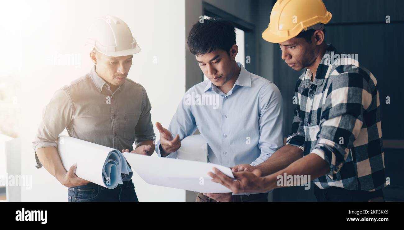 Professional Architect Designer Structural Engineer Team Colleagues Discussing Building Plan