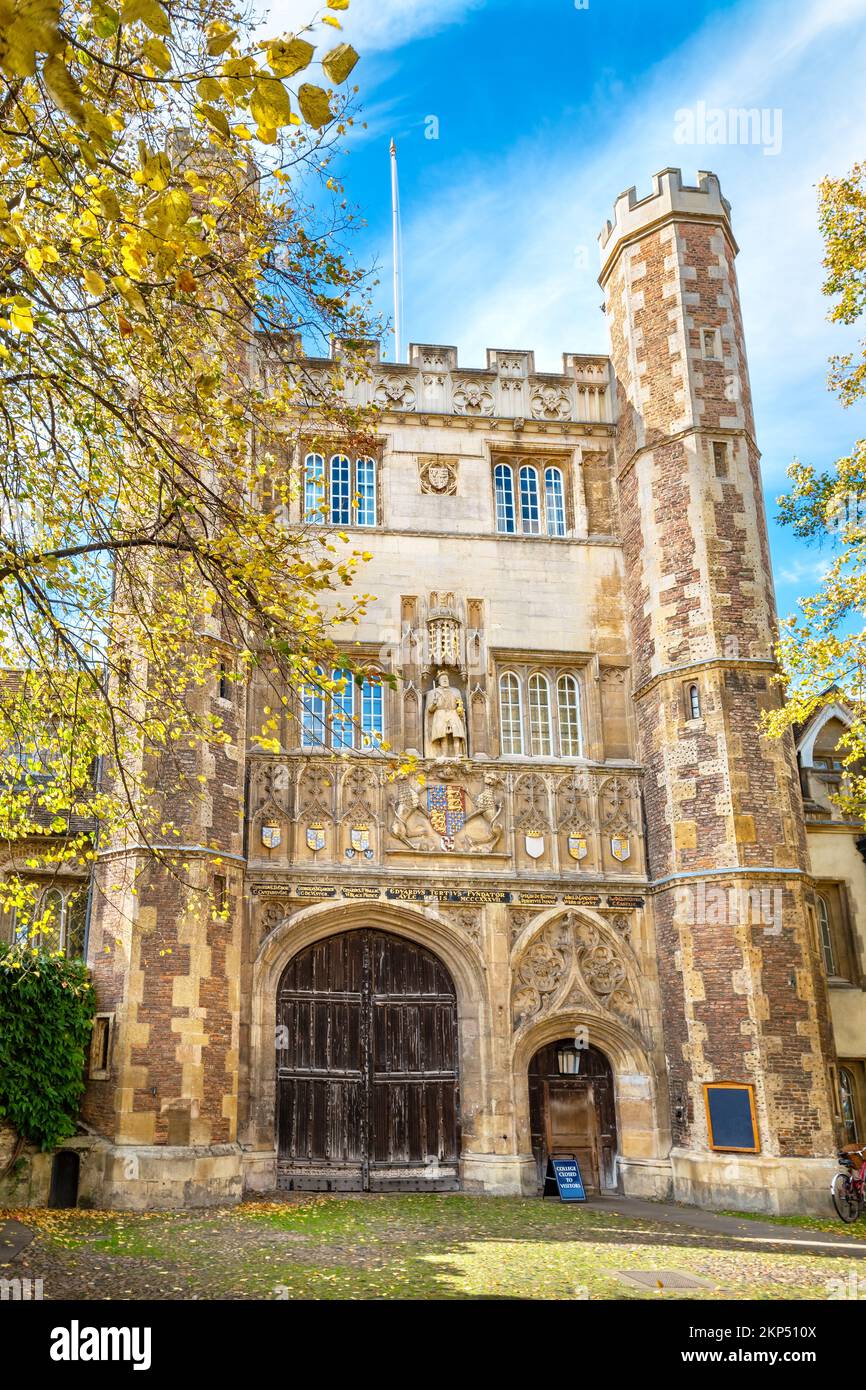 Great gate of Trinity College at sunny autumn day. Cambridge, England ...