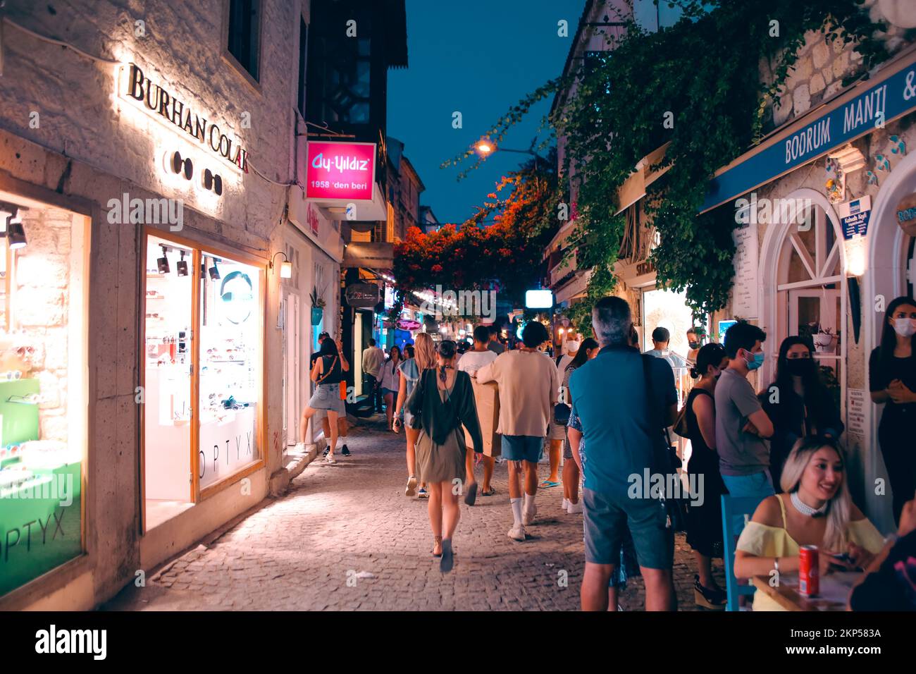 Crowd tourists walking around the resort Stock Photo - Alamy