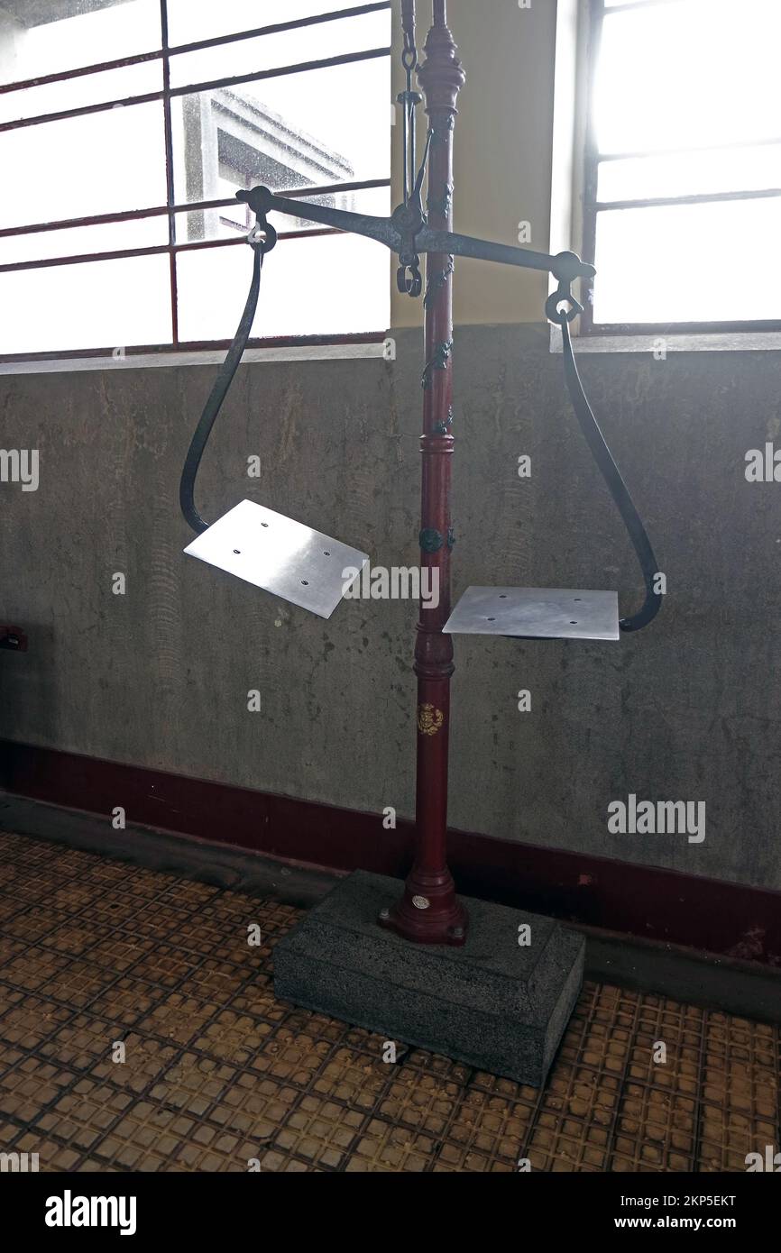 old market scale at the farmers market of funchal Stock Photo - Alamy