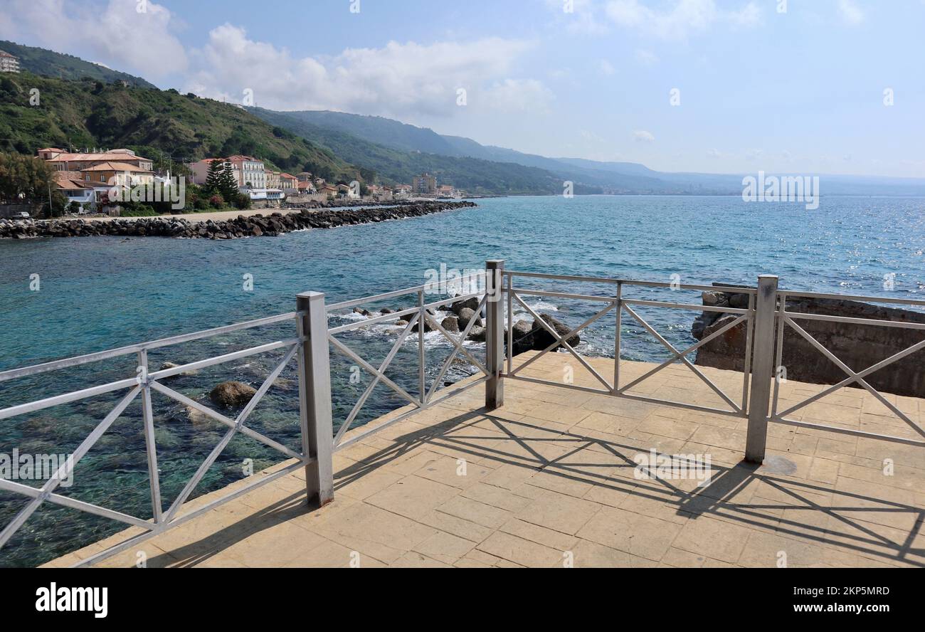Pizzo Calabro - Panorama dalla punta estrema del molo Stock Photo - Alamy