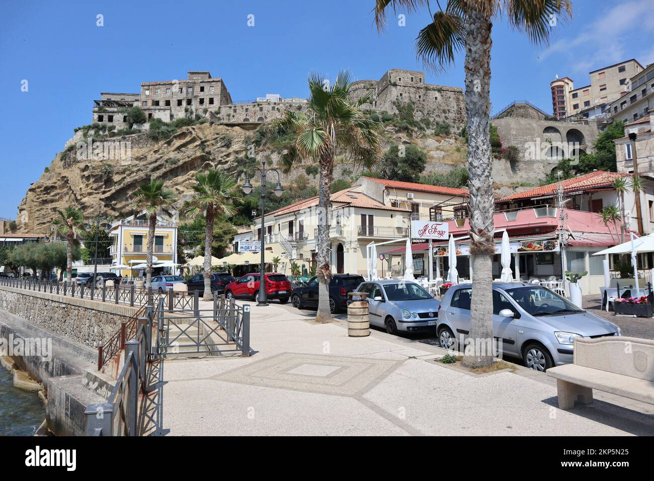 Pizzo Calabro - Scorcio del Lungomare Colombo Stock Photo - Alamy