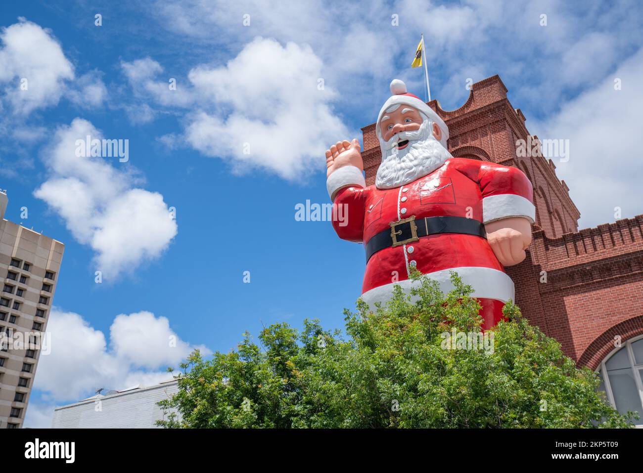 Adelaide, Australia. 28 November 2022. A 16 metre giant smiling Father ...