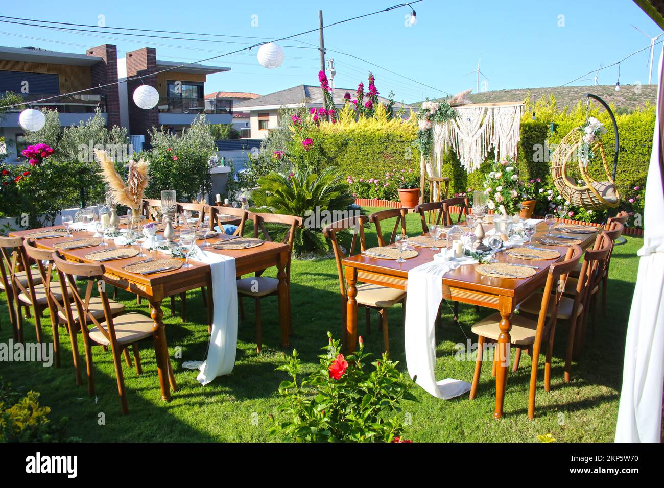 Wedding organization and wedding dinner table Stock Photo - Alamy