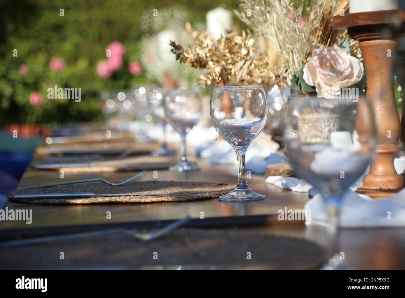 Wedding organization and wedding dinner table Stock Photo - Alamy