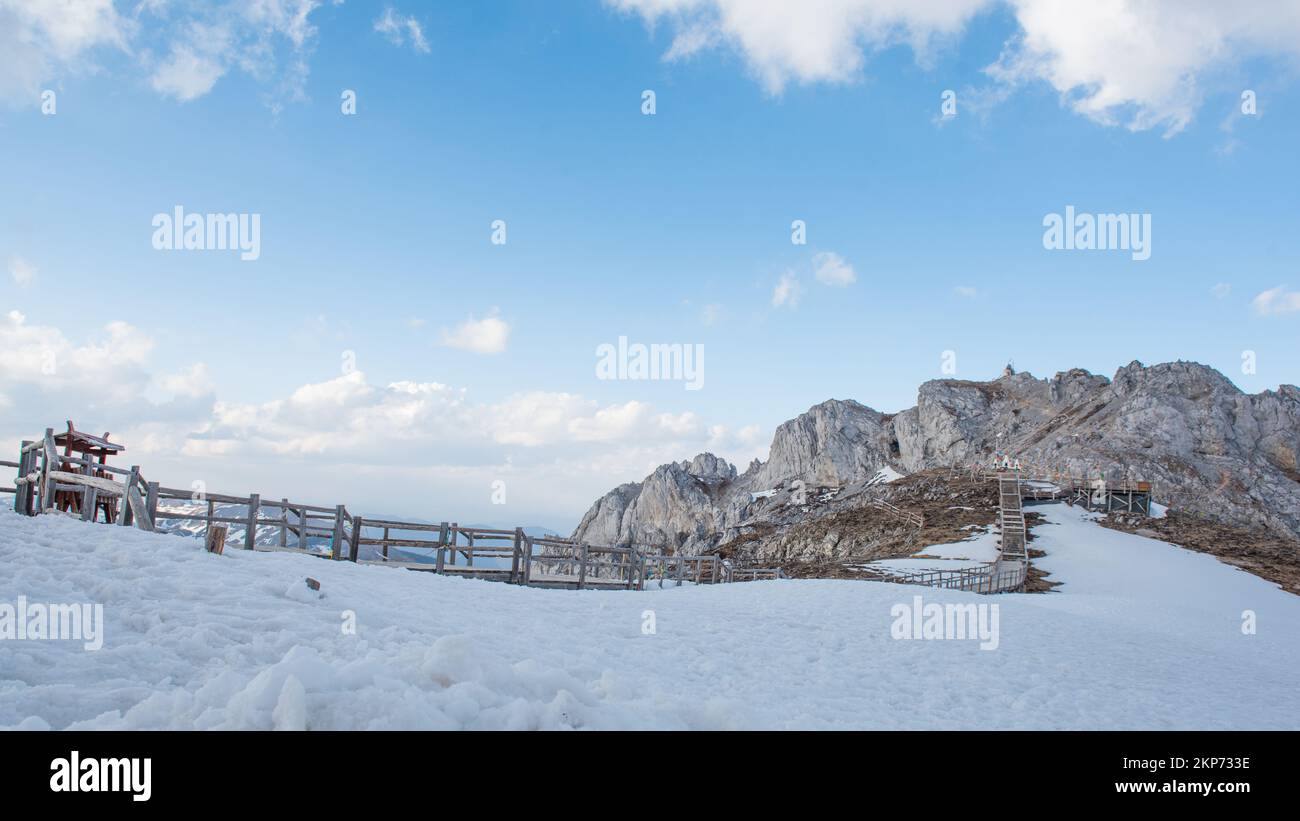 Travel in China, Beautiful landscape view of Blue Moon Valley Shika ...